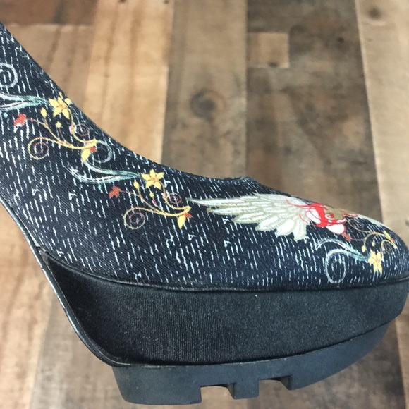 Annie Pinky | Shoes | Annie Pinky Floral Angel Wings Platform Heels ...